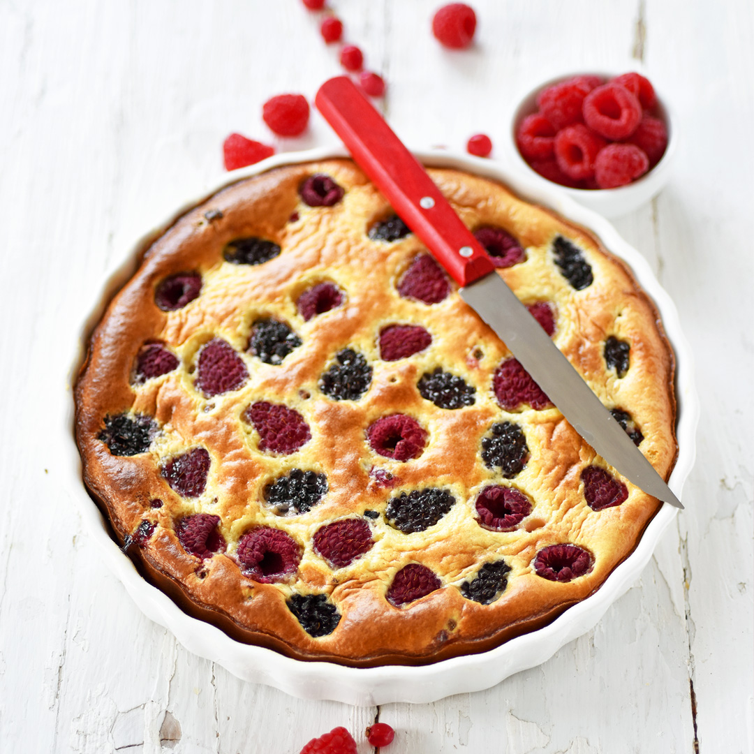 Clafoutis aux amandes et fruits rouges - Régilait