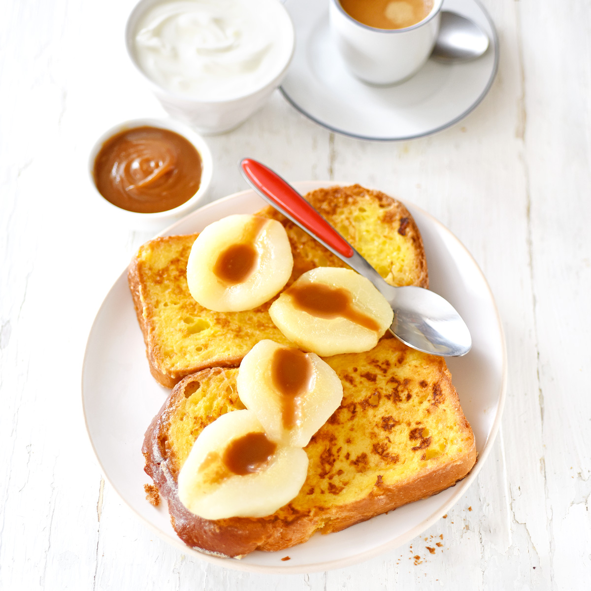 Brioche perdue aux poires au sirop & caramel beurre salé - Régilait